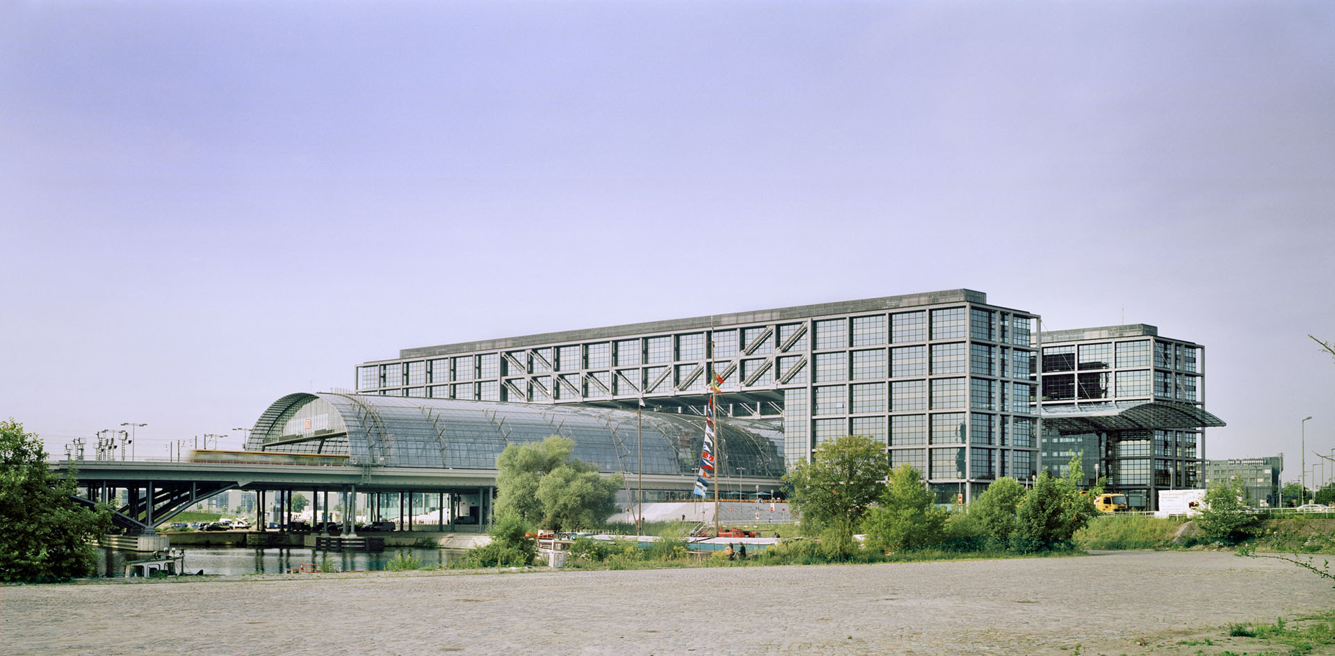 RF, RC, SSC | Hauptbahnhof Berlin | PR- und Elementfassade für Bügelbauten